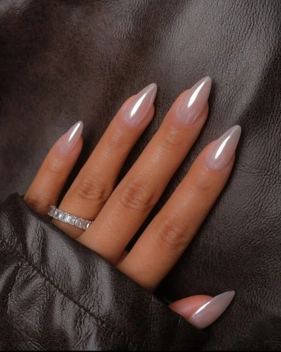 33 Chrome Nails Ideas You’ll Want to Copy Immediately In 2025 - Stolen ...